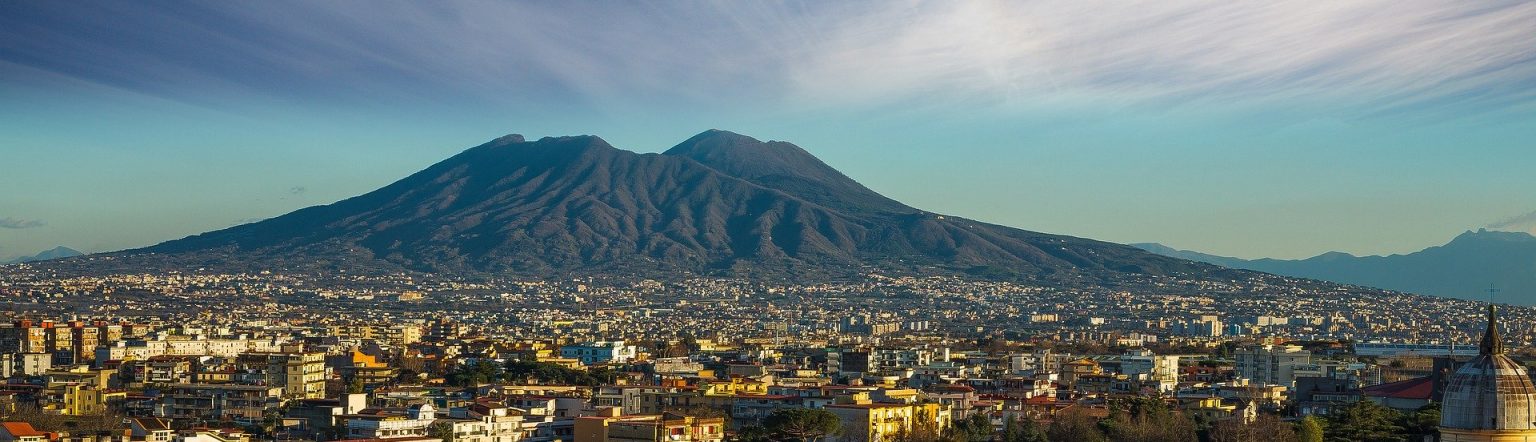 Subir al volcán Vesubio: entrada, precio, horario 2022 - VISITA NÁPOLES